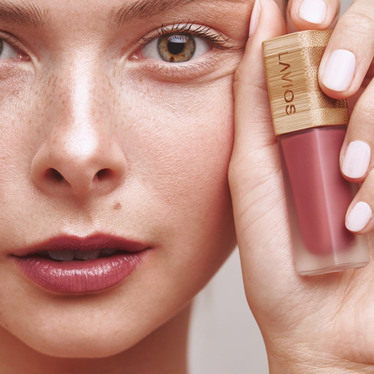 LAVIOS Glowy Lippenstift 5 g - SEÑORITA (beeriges braun)